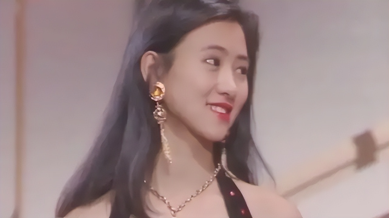 Weng Hong: The image of a jade girl debuted, in order to become famous ...