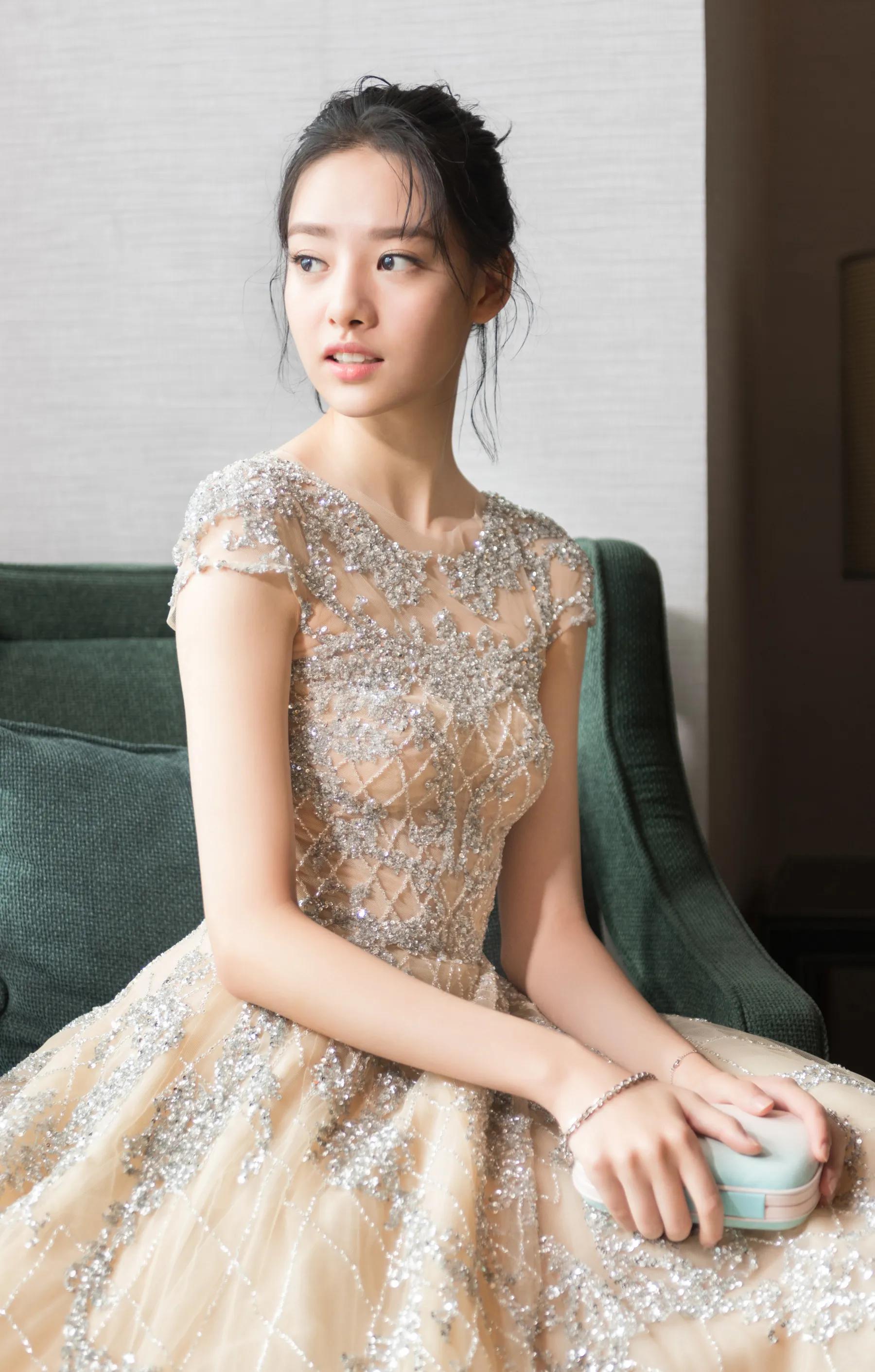 Mingyang Entertainment-Mainland Beauty Star Zhang Yishang - iNEWS