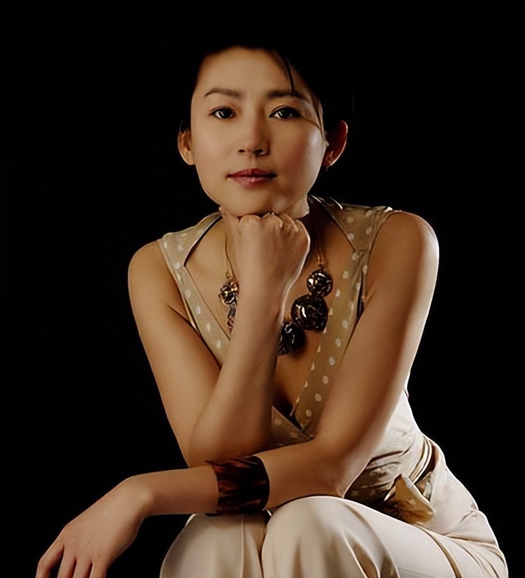 From celebrity host to charity pioneer: famous anchor Wang Xiaoya's marriage, life and new start ...