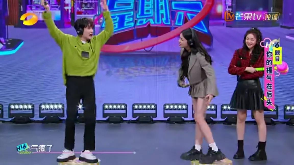 Yang Zi's shoulders, Lin Yun's legs, and Cai Wenjing's waist are really ...