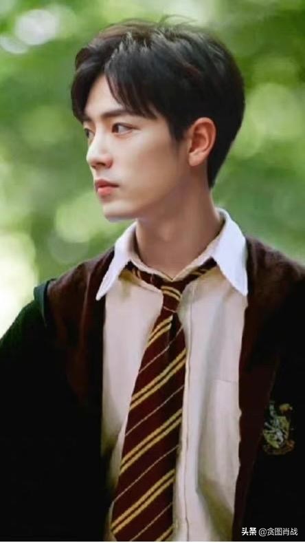 Xiao Zhan outside the play and Gu Wei in the play are both strong and ...