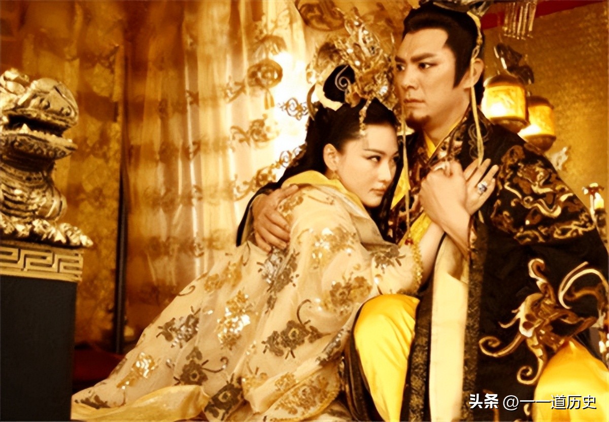 Daji has a "bad habit" before going to bed. King Zhou likes it very ...