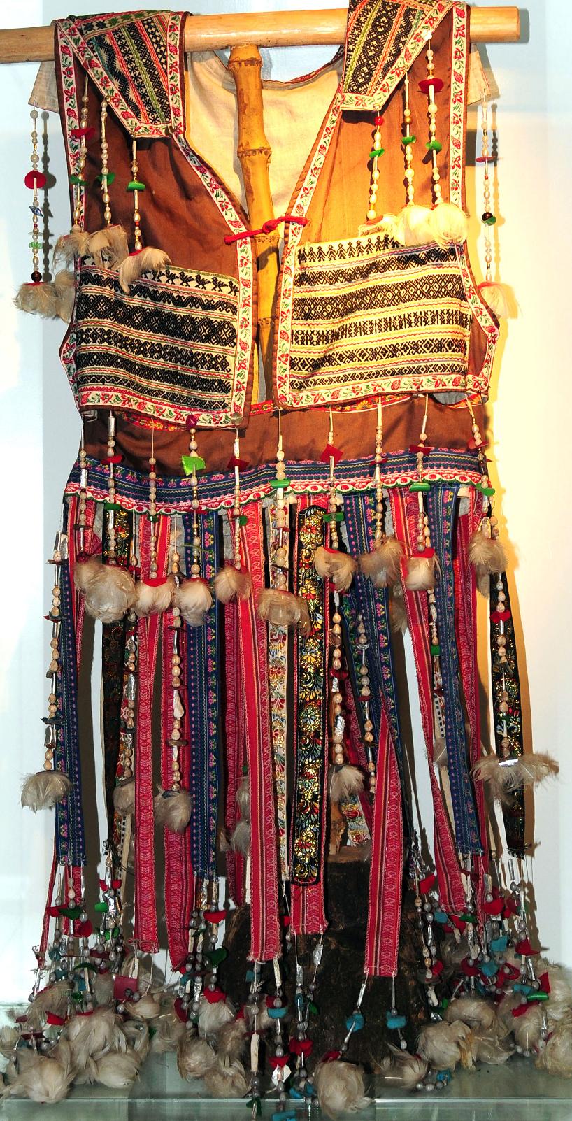 The Weaving Process of Dong Brocade in Hunan Channel - iNEWS