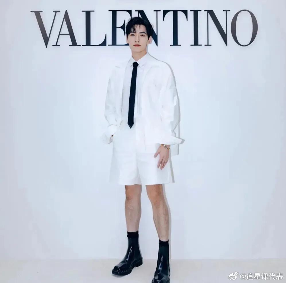Makeup artist Wu Miao said that Yang Yang himself is really not short ...