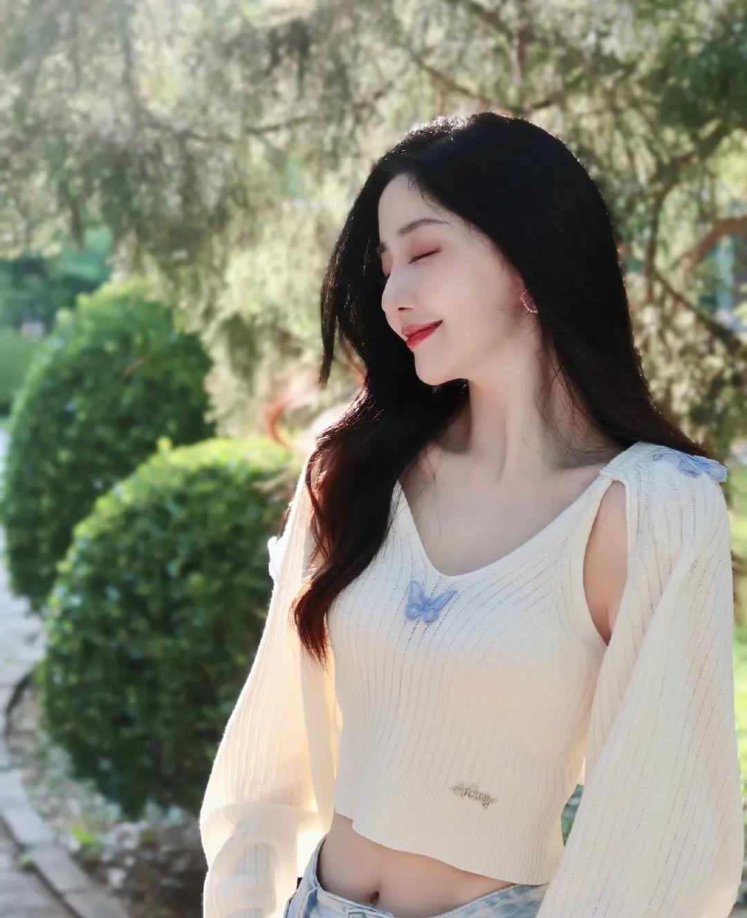 Beautiful actress Chen Xinyu - iMedia