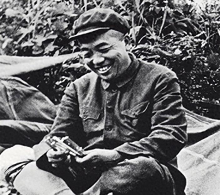 In 1978, Deng Hua was seriously ill and hospitalized. 60-year-old Pu ...