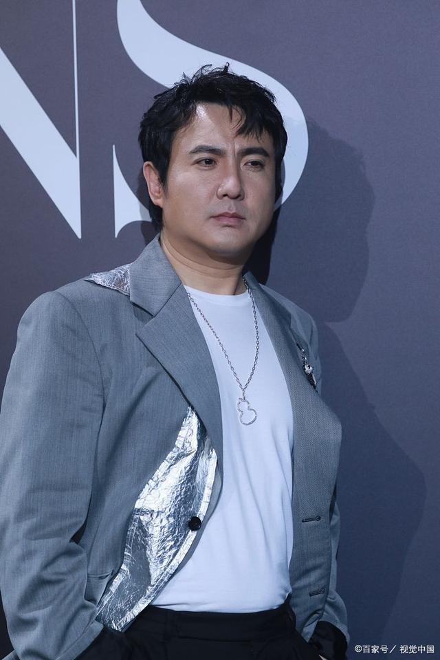 Shen Teng sleeps stunned by Zhang Yi and Wu Jing, netizen: No matter ...