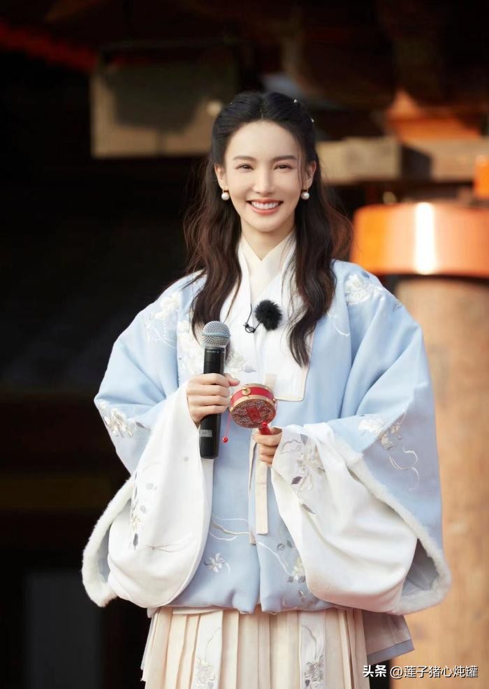Jin Chen put Hanfu on the red carpet!Playful, cute and dignified - iNEWS