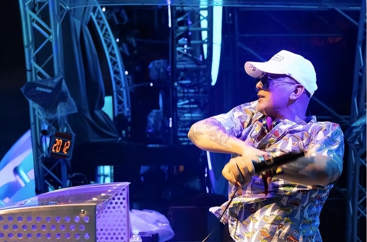 Don't worry, big S!Gu Junye was surrounded by beauties for a group ...