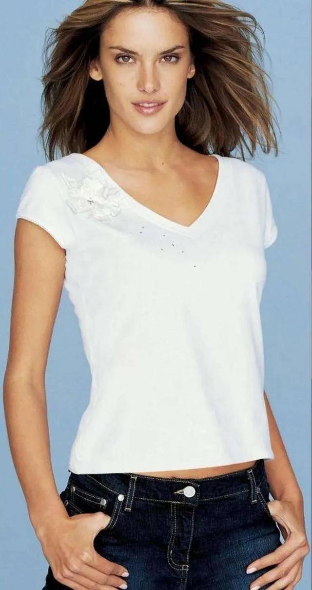 International supermodel Victoria's Secret Angel Alessandra Ambrosio ...