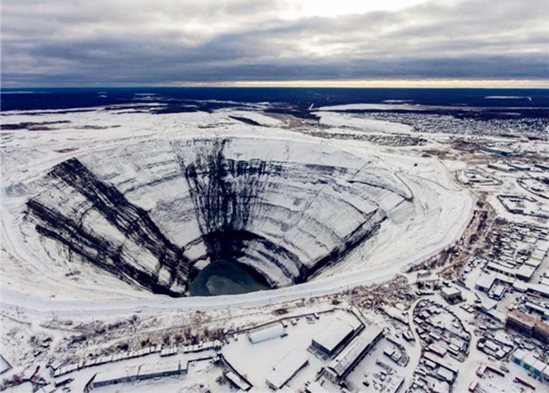 In 1970, the Soviet Union was about to dig through the earth. Why did ...
