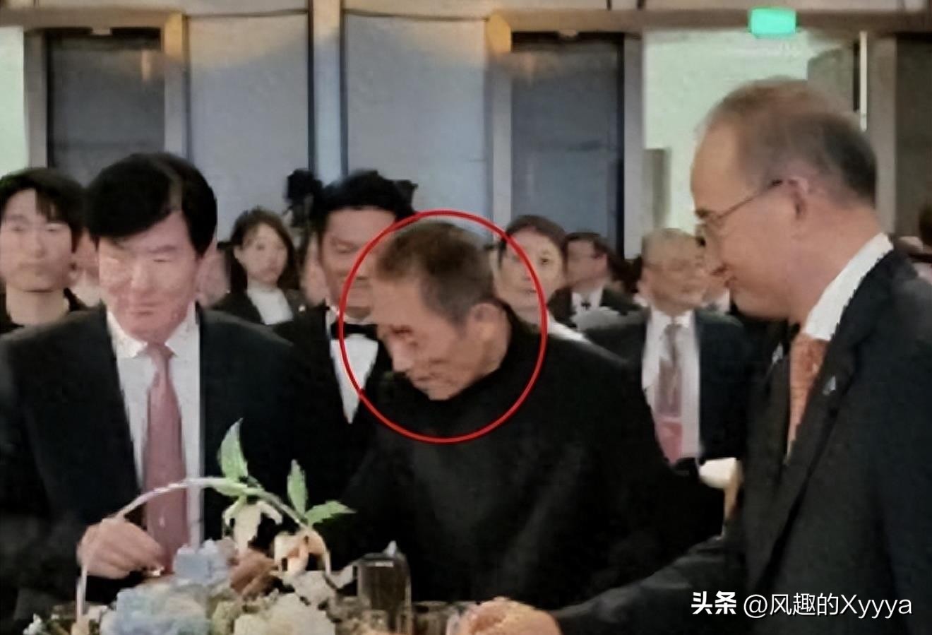 This time, the groveling look of 73-year-old Zhang Yimou made people ...