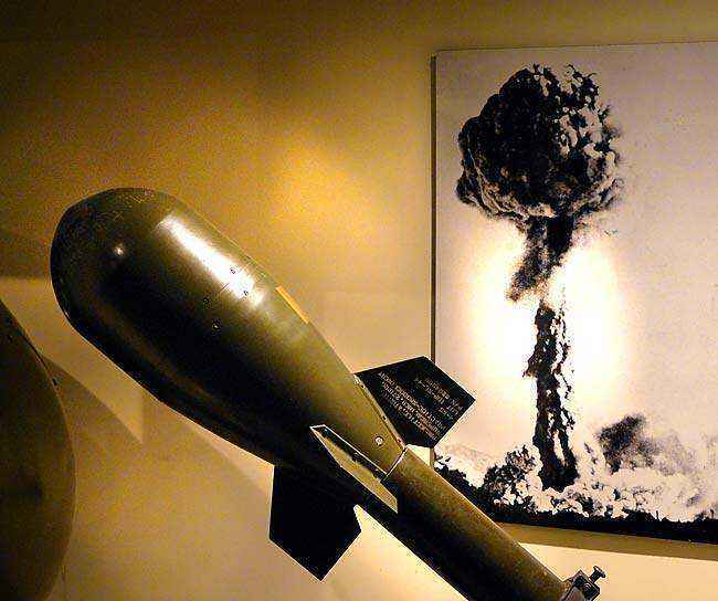 Hydrogen bomb vs atomic bomb, which is the top of nuclear bomb? - iNEWS
