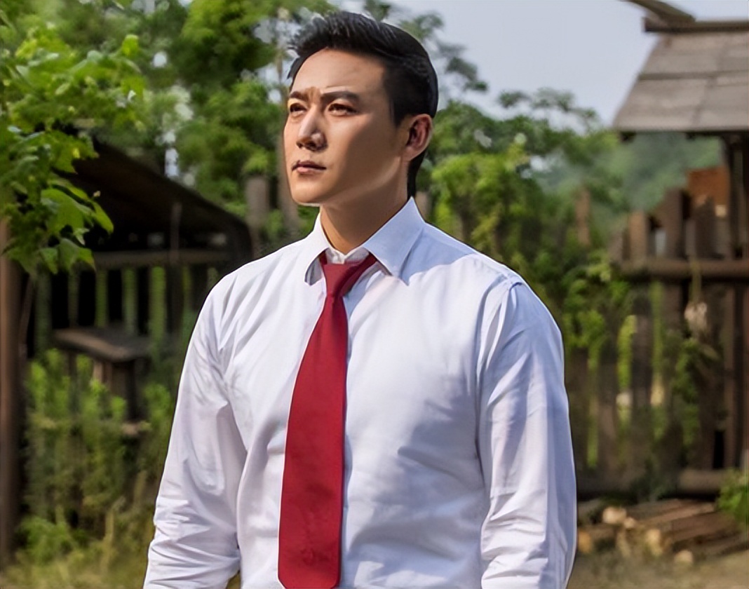 Also playing the No. 1 anti-corruption man, comparing Zhang Yi and Lu ...