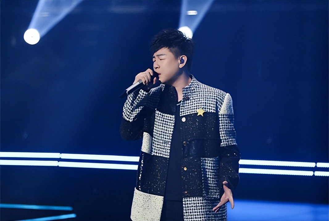 "The Voice of God" Jane Zhang appeared on the stage with illness ...