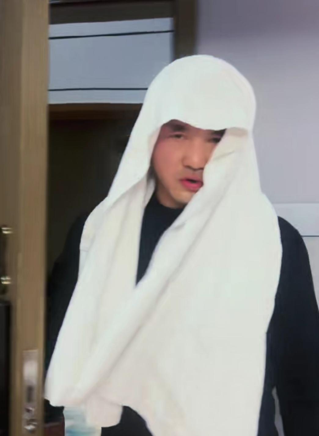 Too hard!Monk Yilong is training late at night for his comeback, and ...