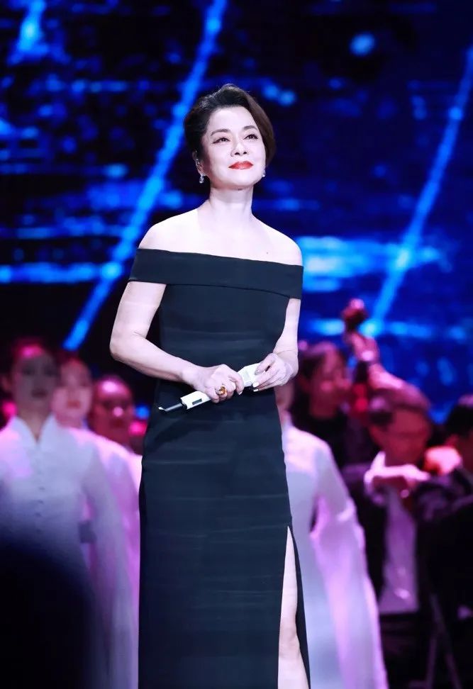 59-year-old Mao Amin sings at the Golden Rooster Award, his breath is ...