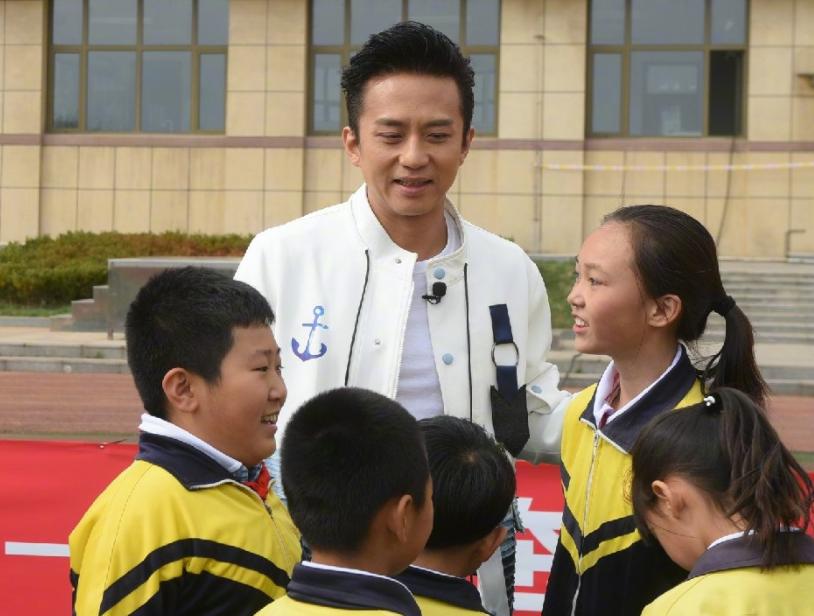The new "Running Man" is about to start, and all the guests have ...