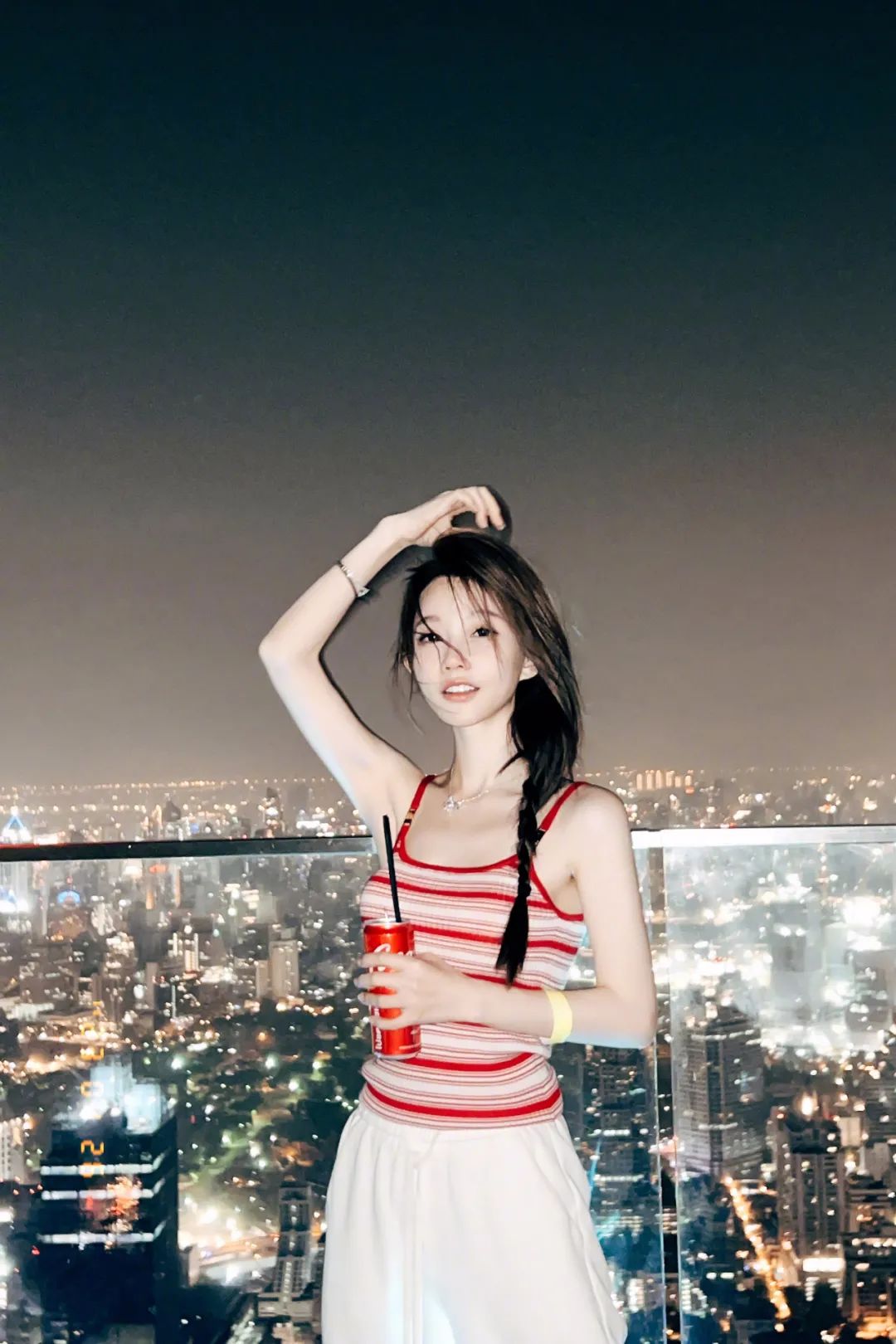 Elegant posture, calm demeanor, sweet smile, beautiful and lovely ...