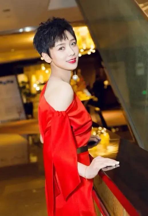 Li Xiaofeng sexy fashion photo - iNEWS