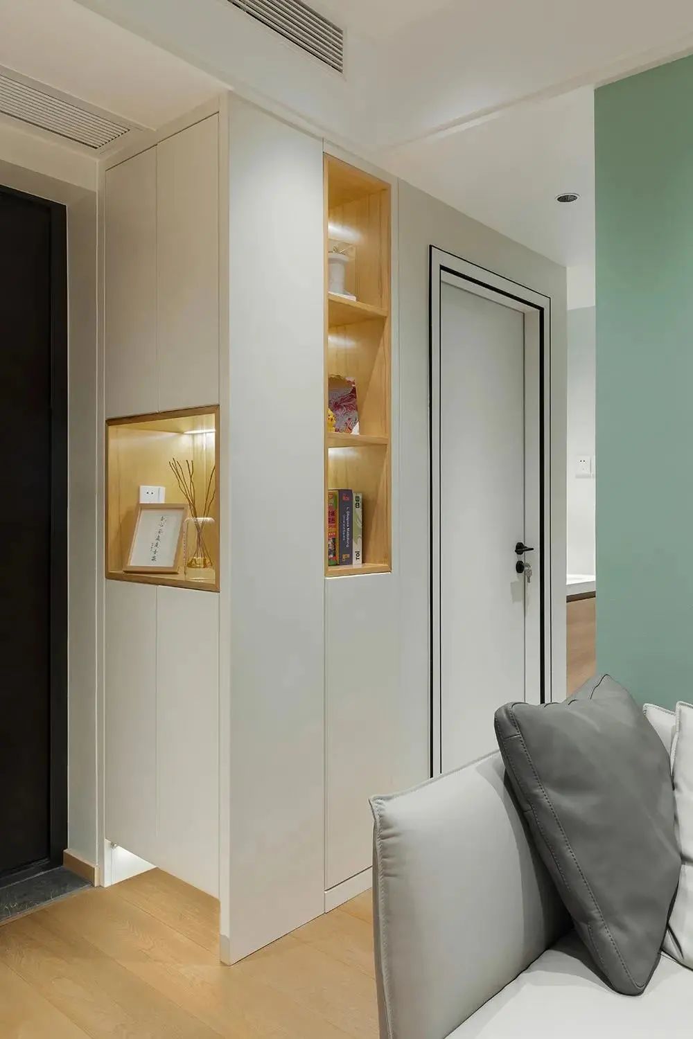 A small apartment of 41 square meters has the same functions as a large ...