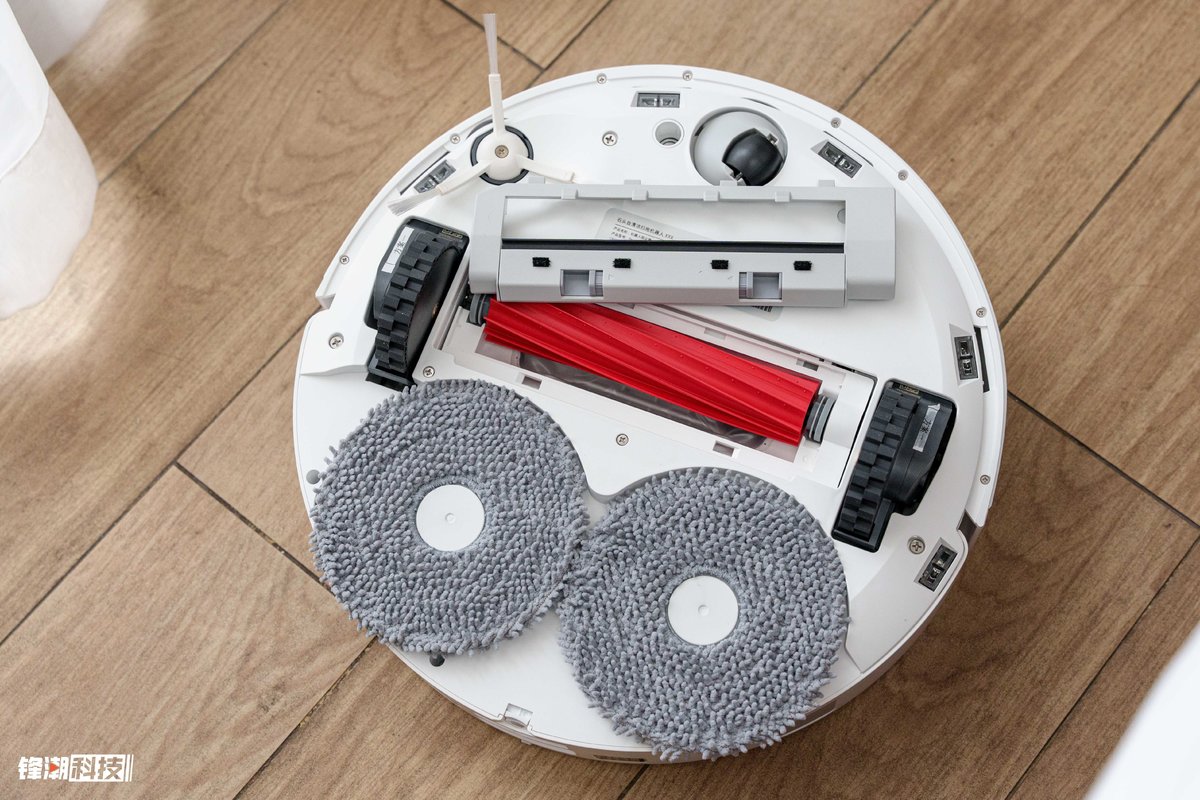 Roborock self-cleaning sweeping and mopping robot P10 Pro review ...