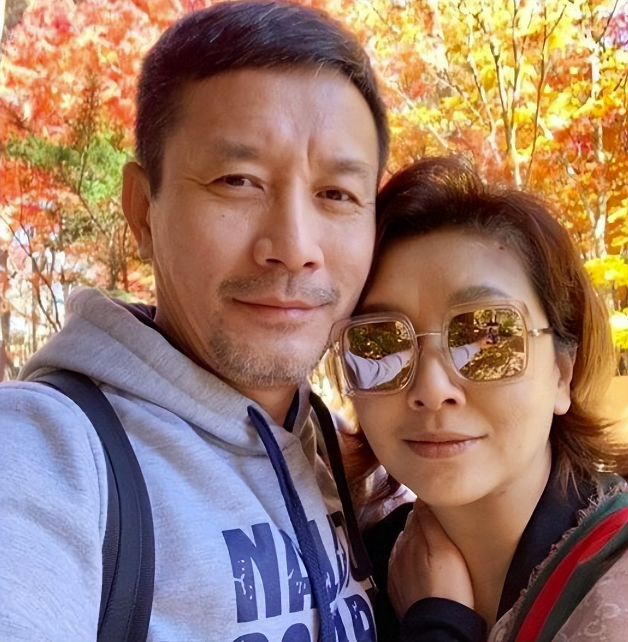 Jiang Shan's current husband is the one we are familiar with. He is 53 ...