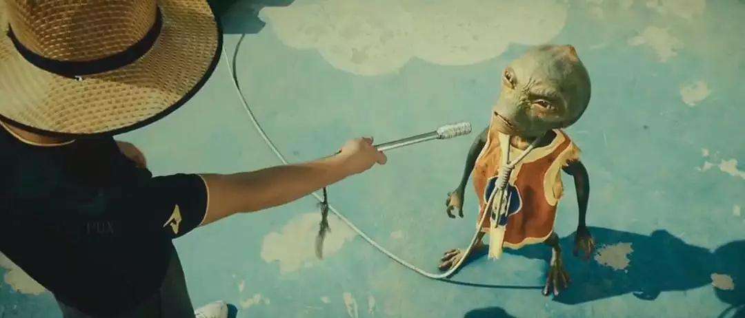 aliens changing in color - iMedia