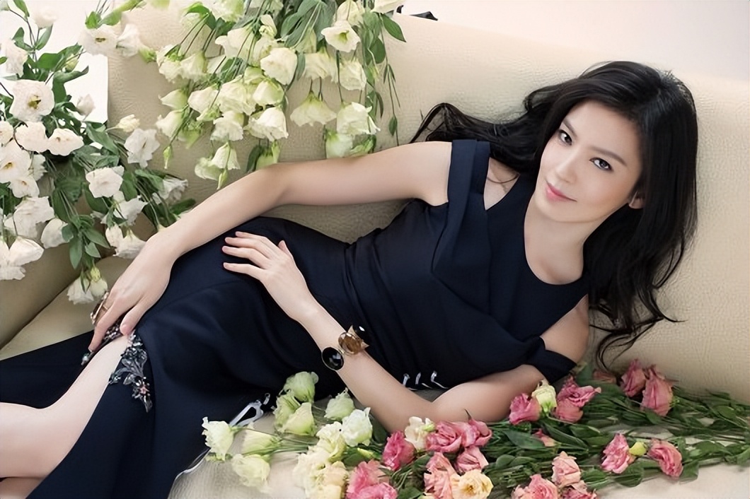 Sexy goddess Lin Xilei posted beautiful photos in bikinis, and netizens ...