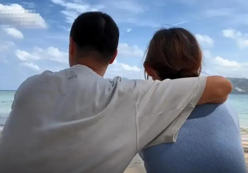 The ruffian shoots vlogs with her boyfriend on vacation at the seaside ...