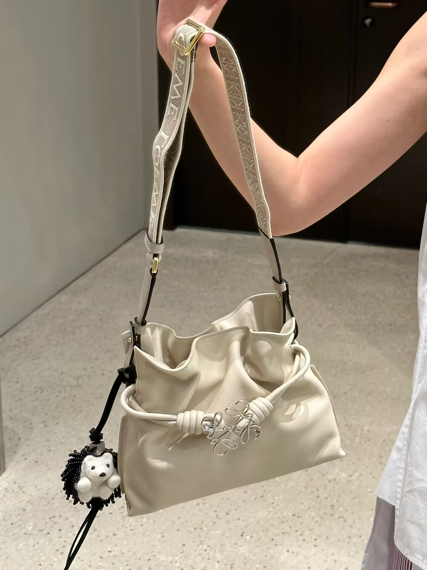 The new color of Luoyi Weifu bag is too milky - iMedia