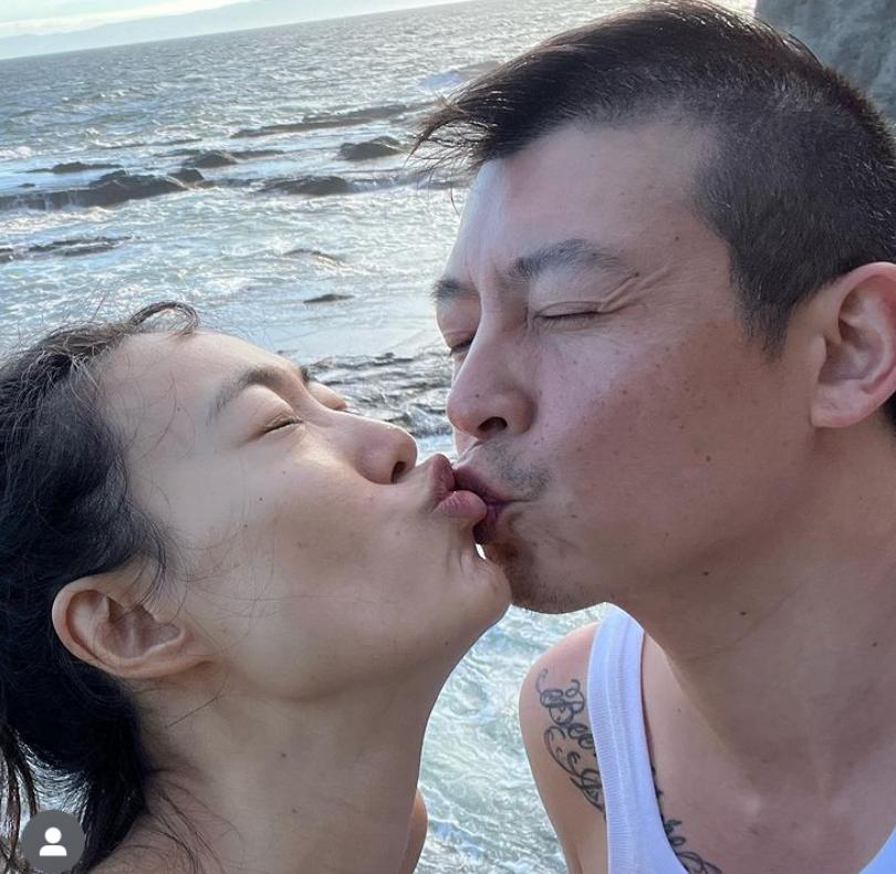 Edison Chen took photos to celebrate his wife's birthday!The seaside kissing is too sweet, the ...