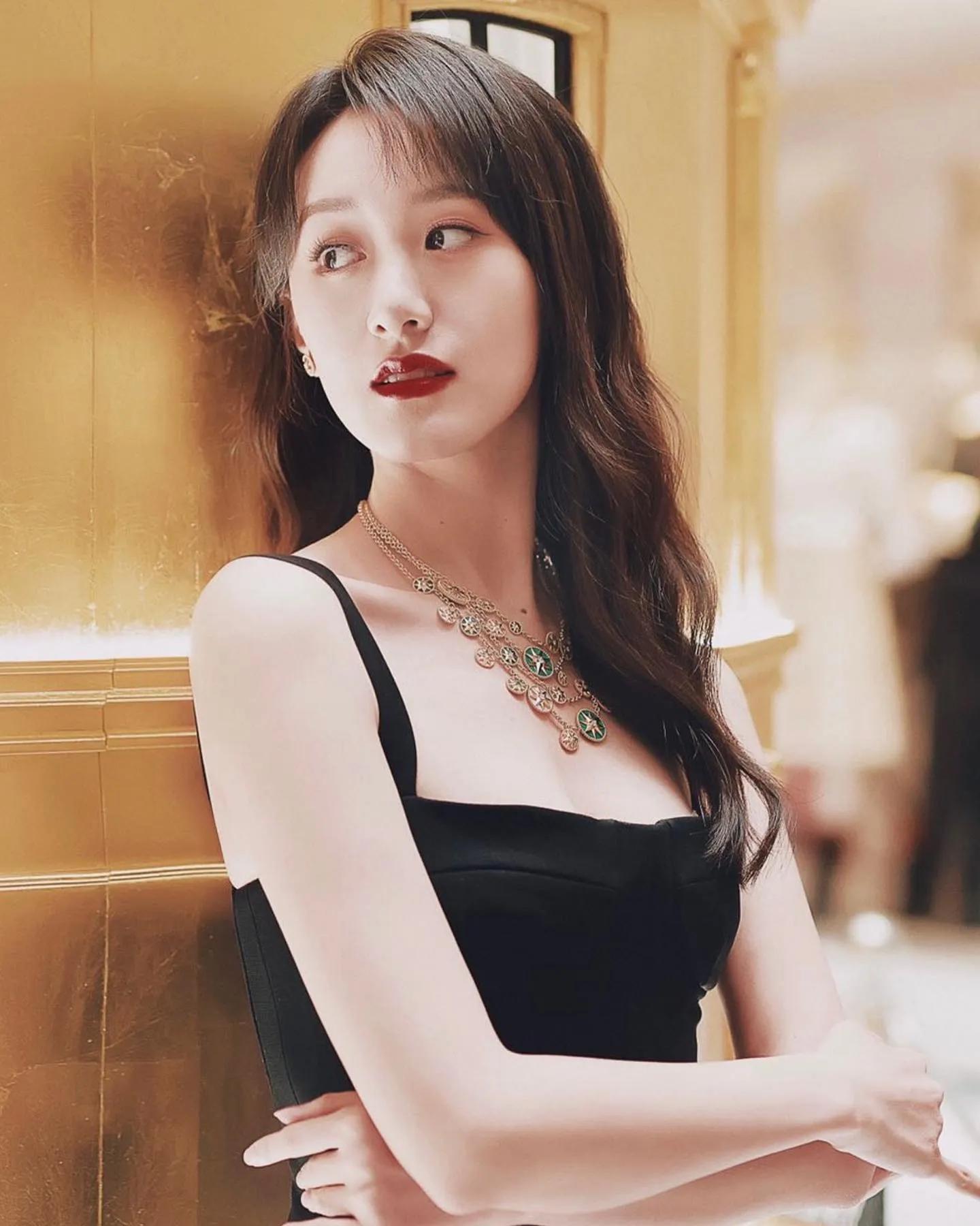 Star beauty picture Yuan Bingyan - iNEWS