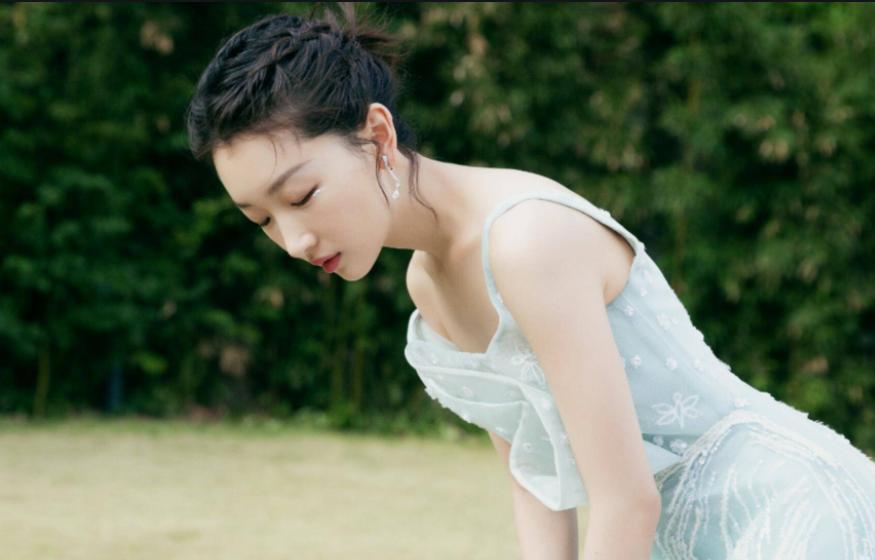 Zhou Dongyu, Song Yang and Yuan Hong released concept posters for "Hot Search", looking forward ...