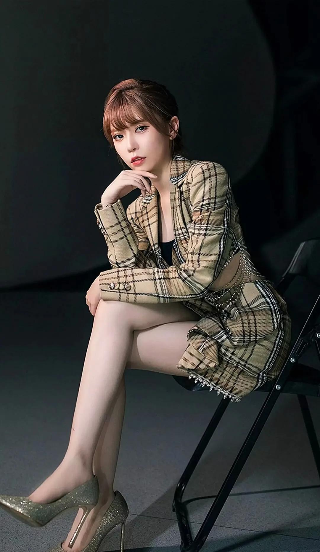 Do you like Zhou Shuyi?Write in one sentence how you like Sister Zhou - iNEWS