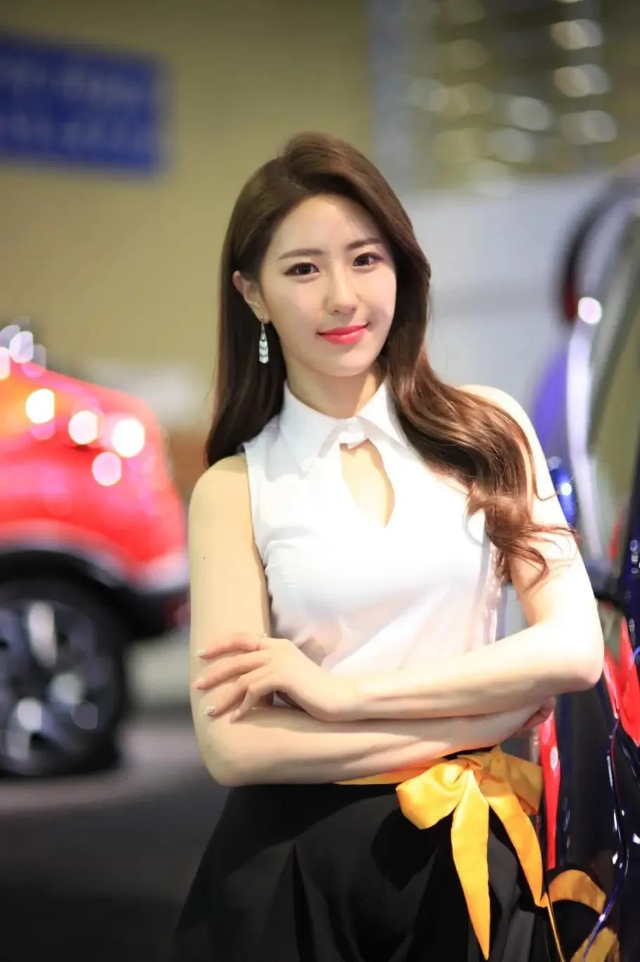 Status of World Cup Soccer Babe Cheerleader Lee Da Hye - iNEWS