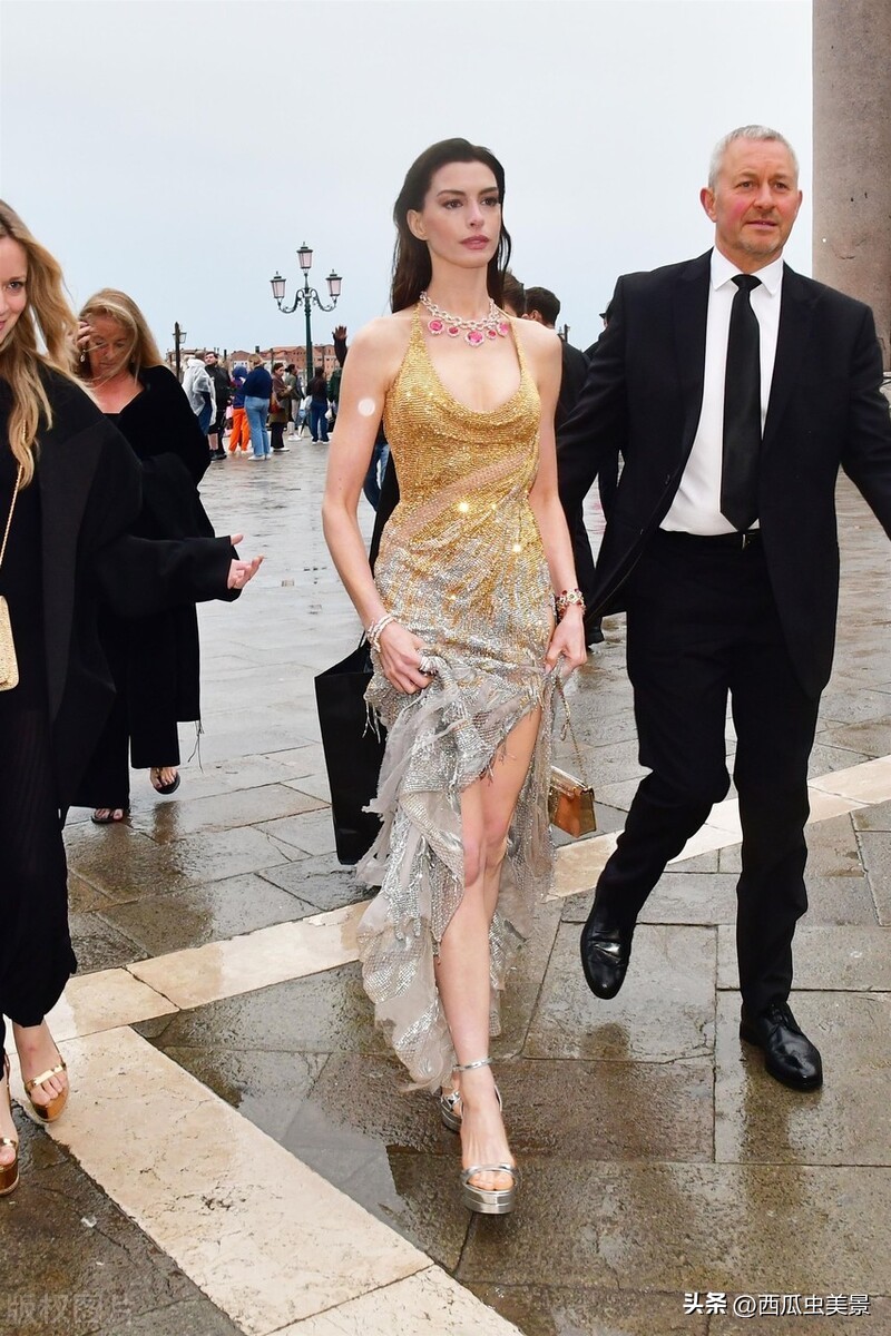 Anne Hathaway Heads to Venice for Bulgari Event - iMedia