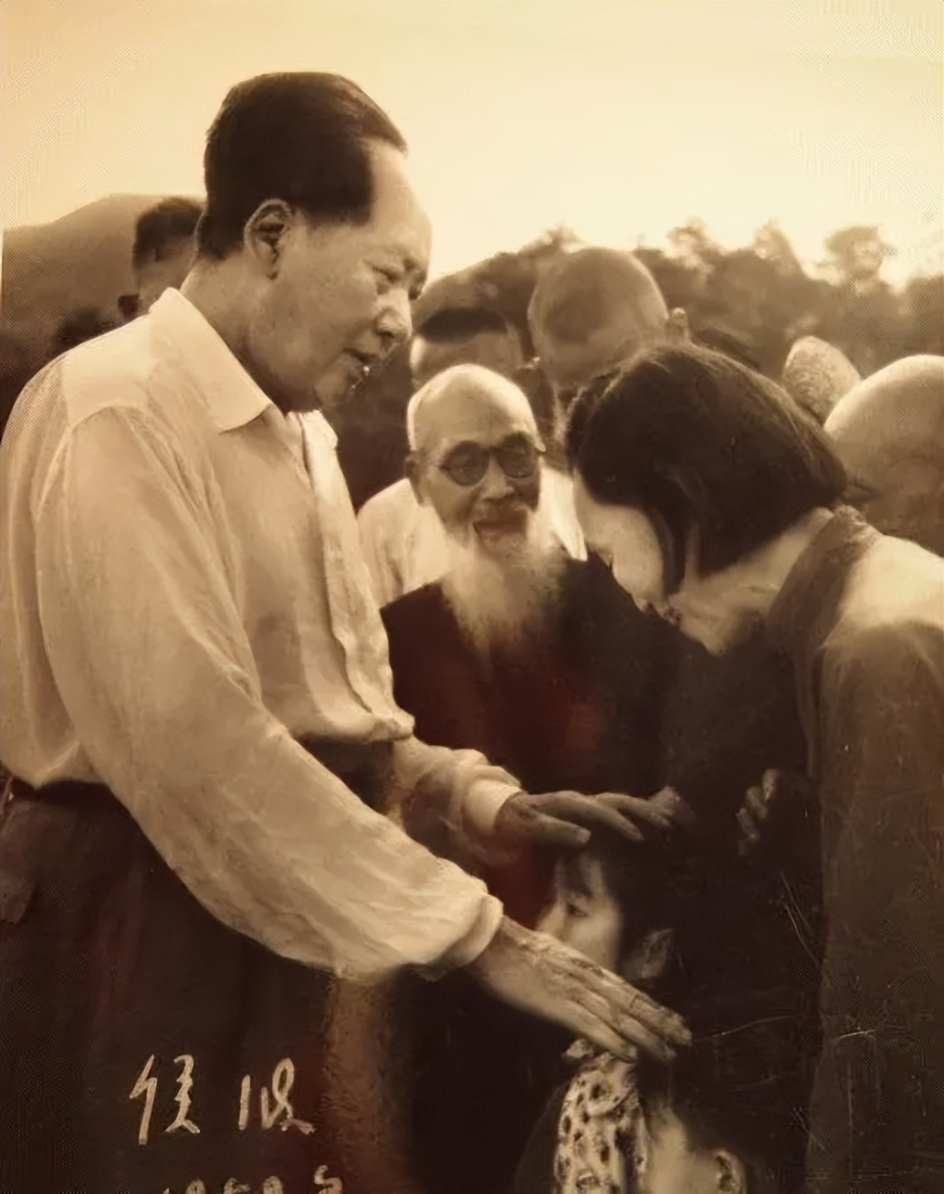 When Mao Zedong bid farewell to Mao Zelian, he told him to lead a good ...