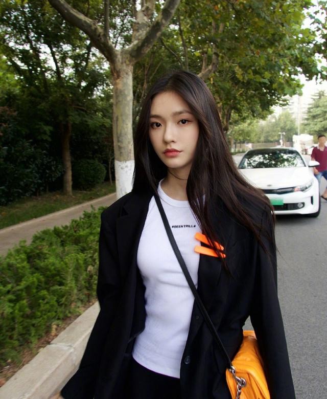The star girl Lin Yun is at the peak of her debut, but she has no other ...
