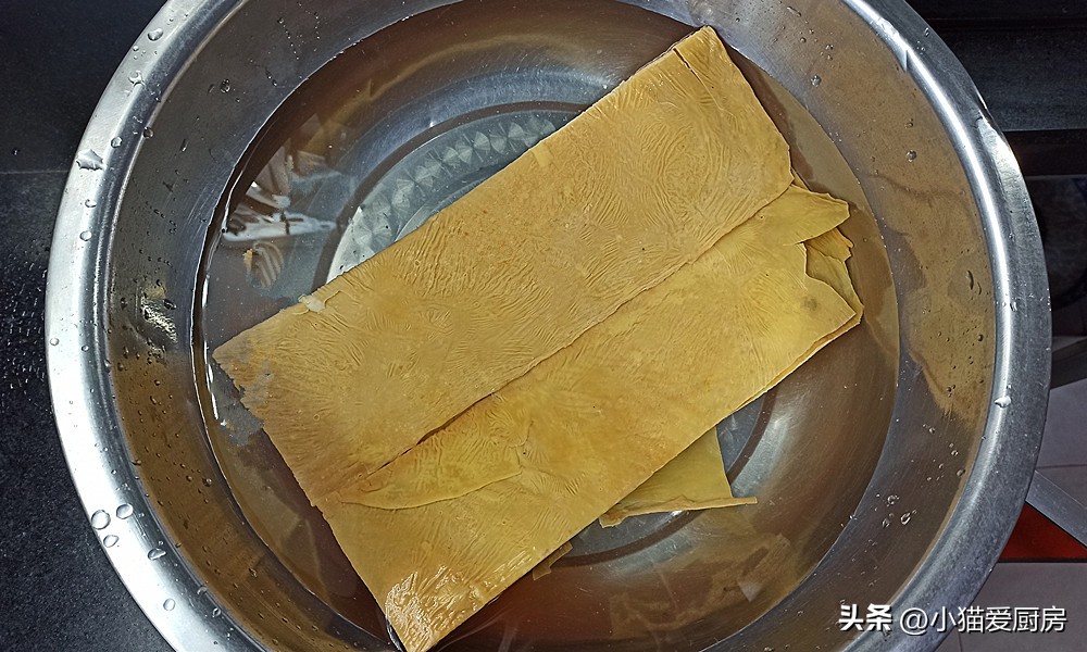 The bean curd is especially delicious in this way, soft and tender ...