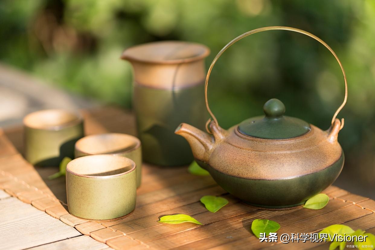 Where does the world's annual output of 7 billion tons of tea go ...