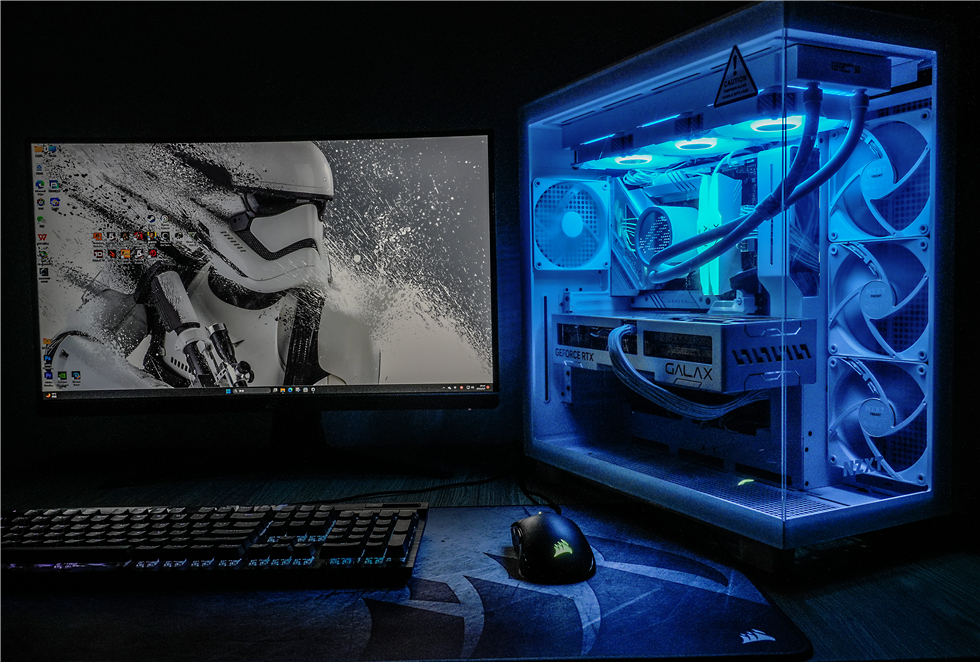 Enjie NZXT H9 Flow chassis + Z790-A D4 blowing snow + ROG Dragon King ...