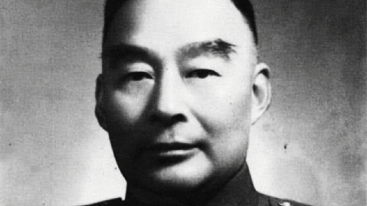 In 1949, Premier Zhou invited the former KMT generals at a banquet and ...
