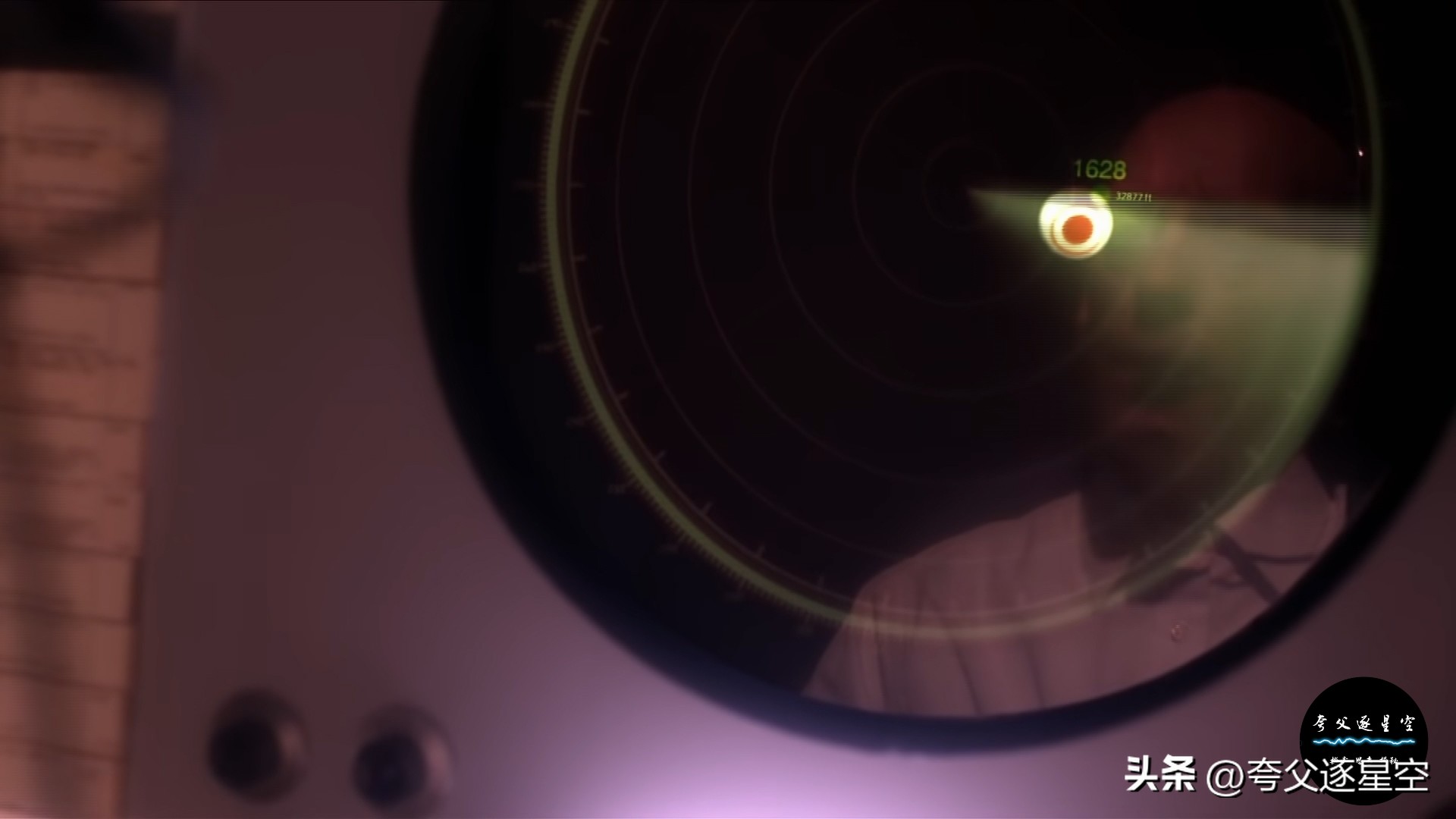 The 20-meter-diameter 5 times hypersonic UFO flies past the passenger ...