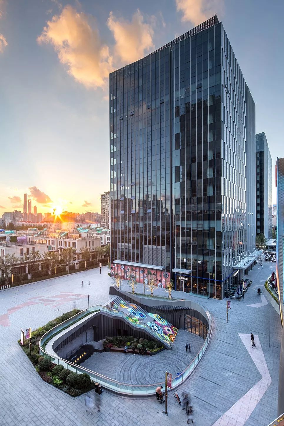 How to turn a sunken square into an "rising space" - iNEWS