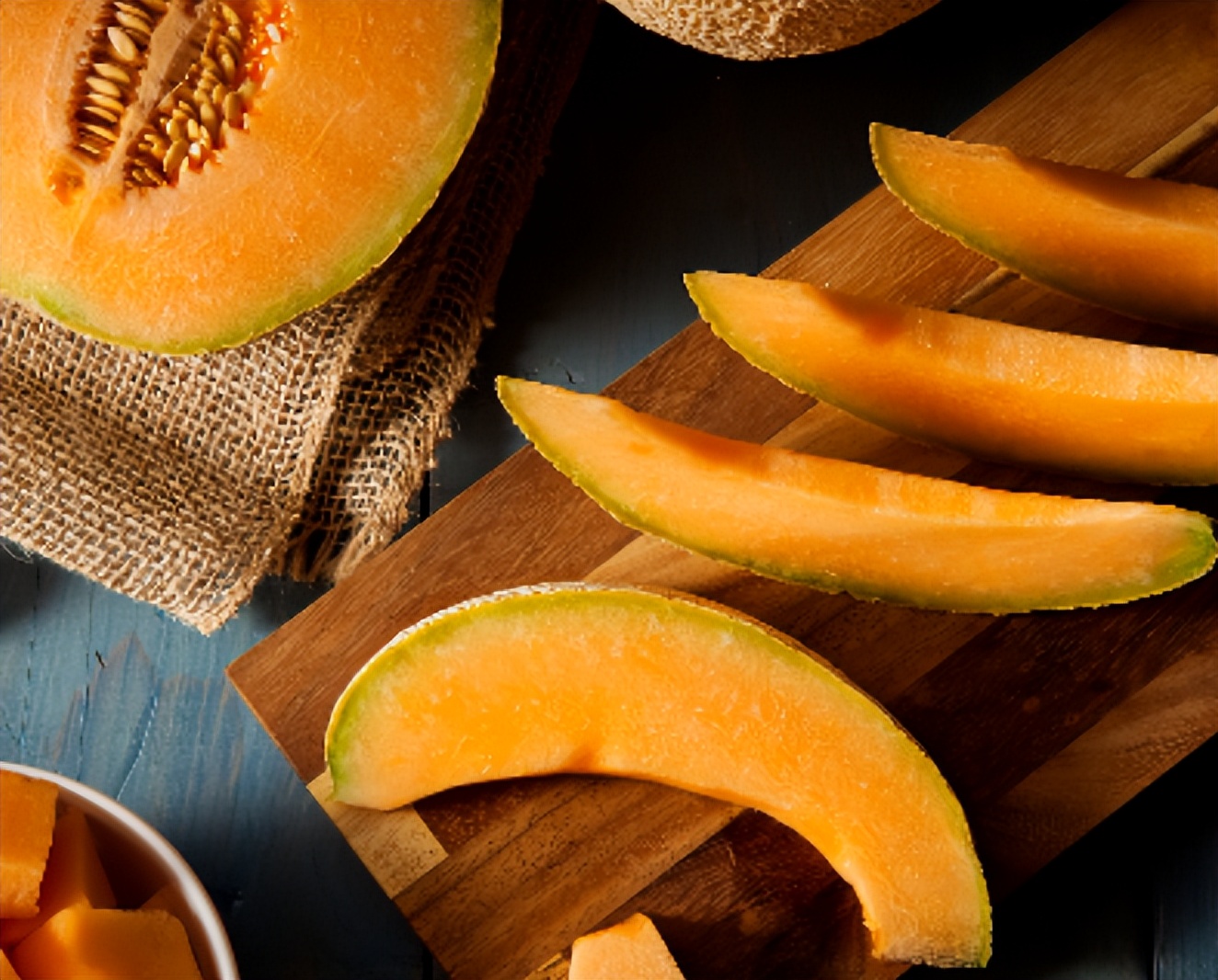 July melons and fruits are fragrant, relying on it to resist the heat ...