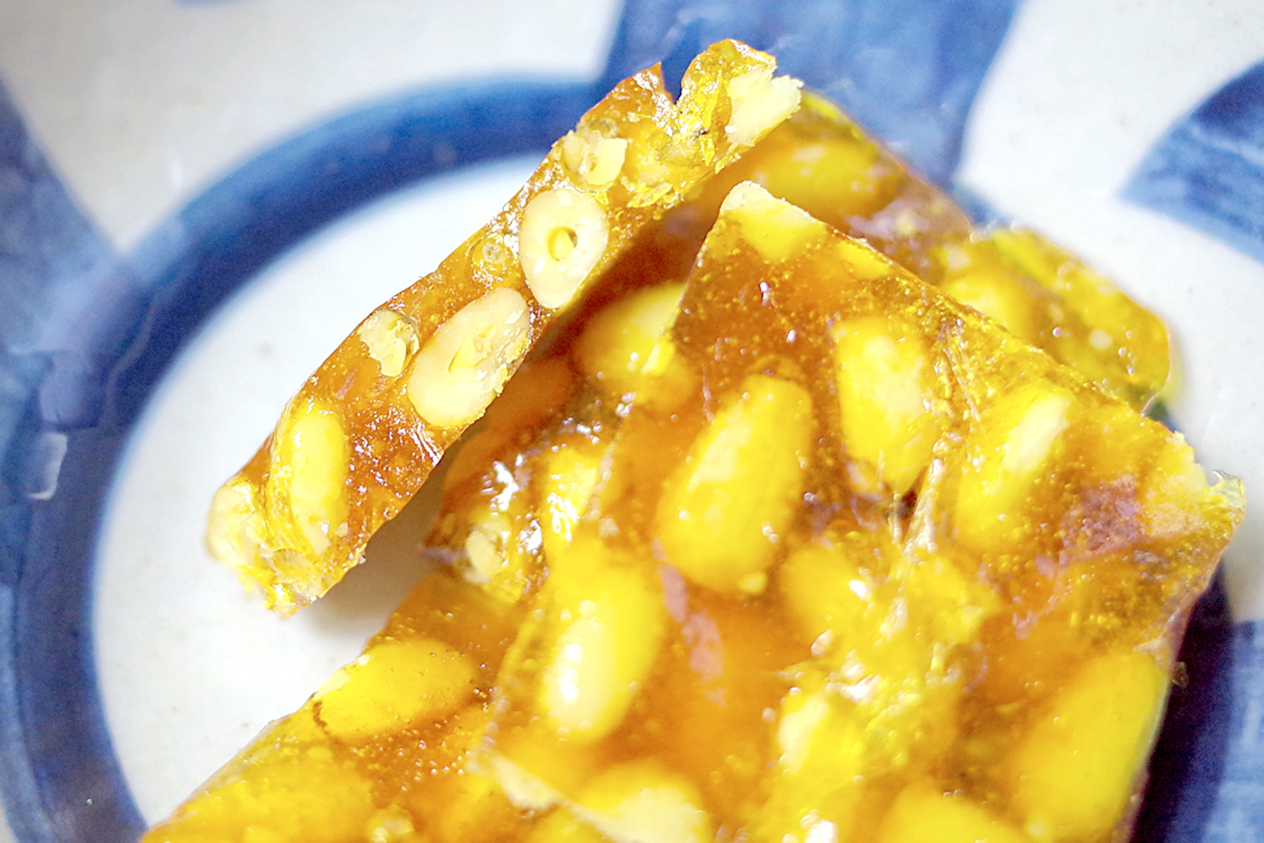 My Dream Pineapple Buns and Pine Nut Candies - iMedia