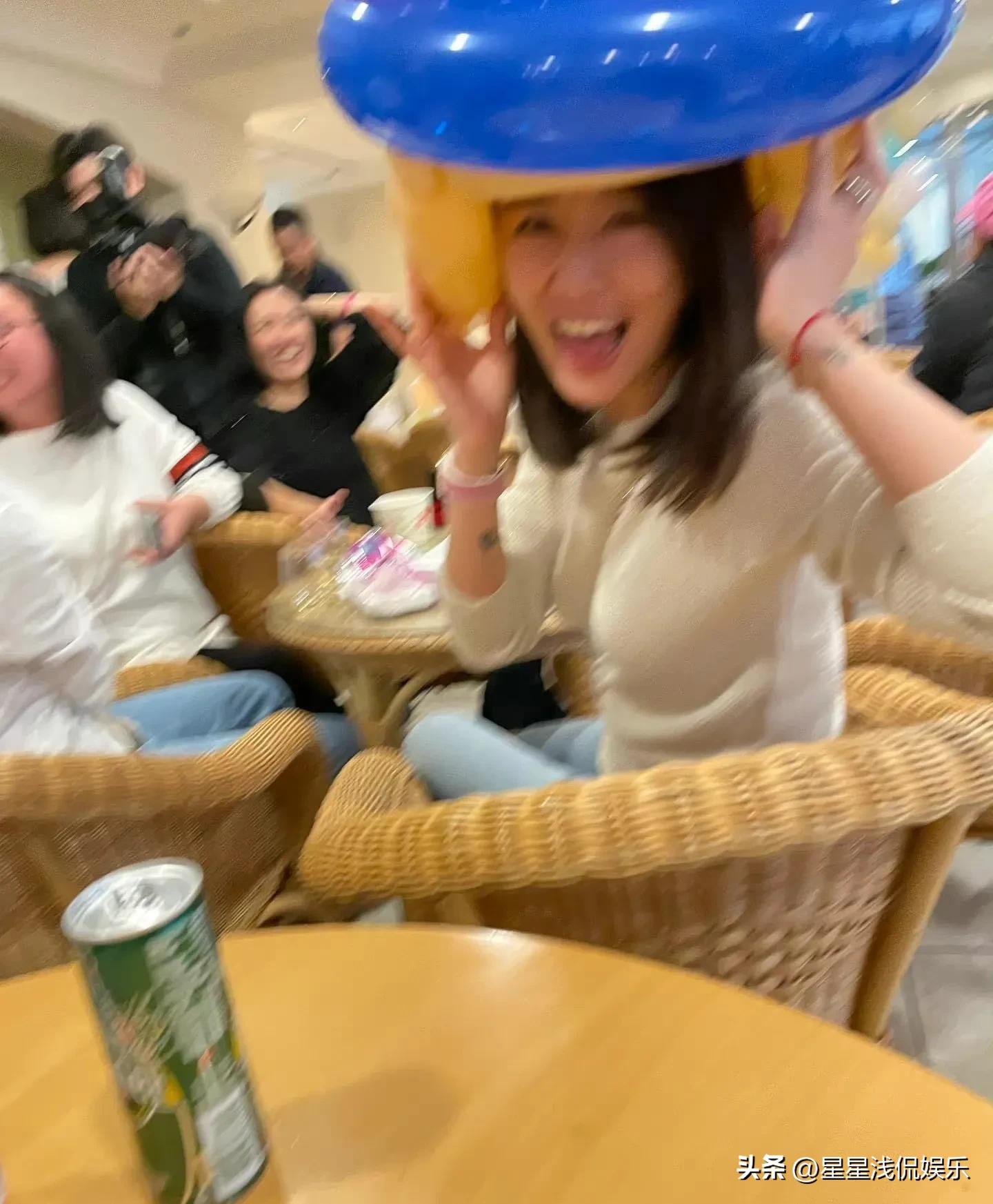 Ruby Lin took photos to celebrate her daughter's birthday, smiling ...