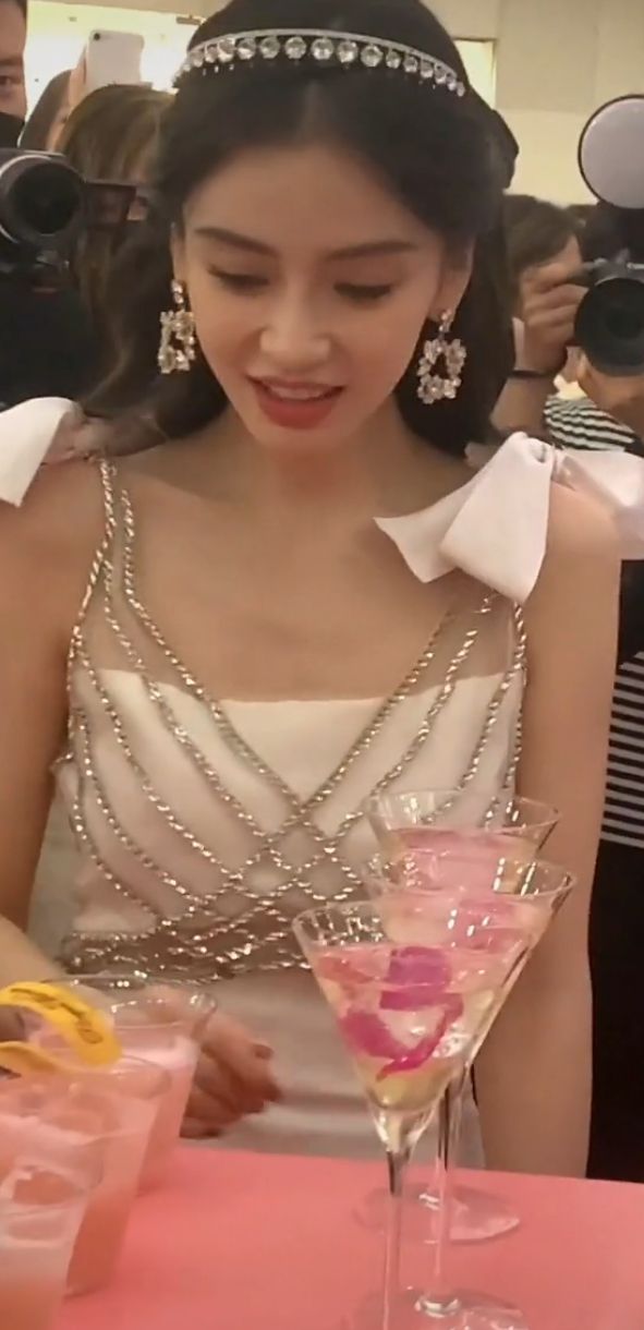 Baby is so beautiful, angelic princess - iNEWS