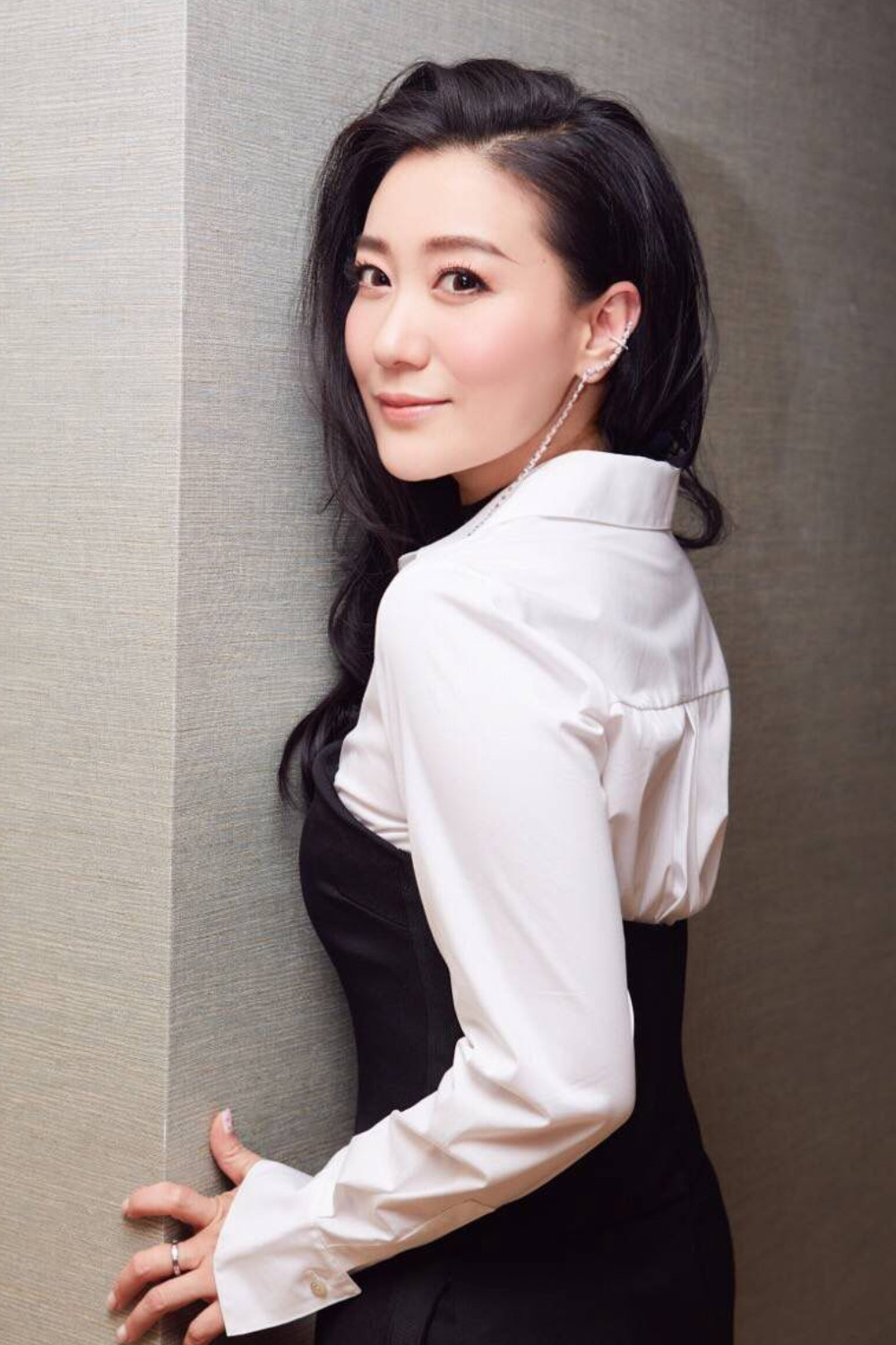 Military singer Tan Jing: Married to her 8-year-old scientist husband ...
